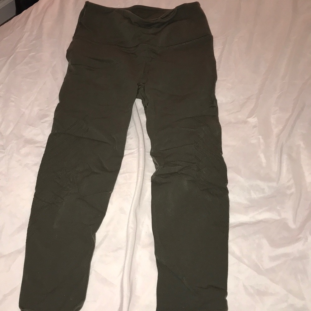 Very Rare Lululemon Enlighten Crops - Gem